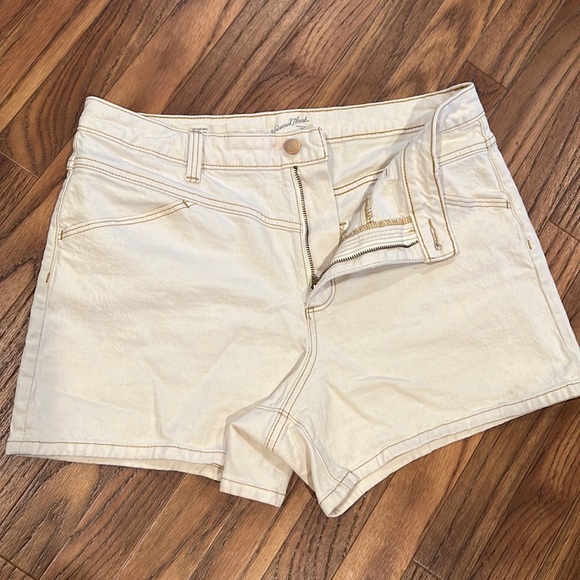 Universal Thread | Shorts | Universal Thread Off White Shorts | Poshmark